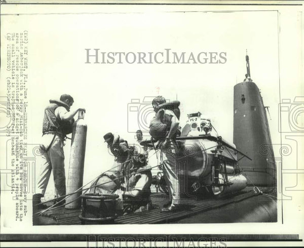 1973 Navy submarine Amberjack with rescue mini-sub attached - Historic ...