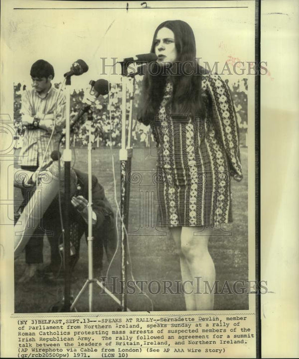 1971 Bernadette Devlin of Northern Ireland speaks at rally - Historic ...