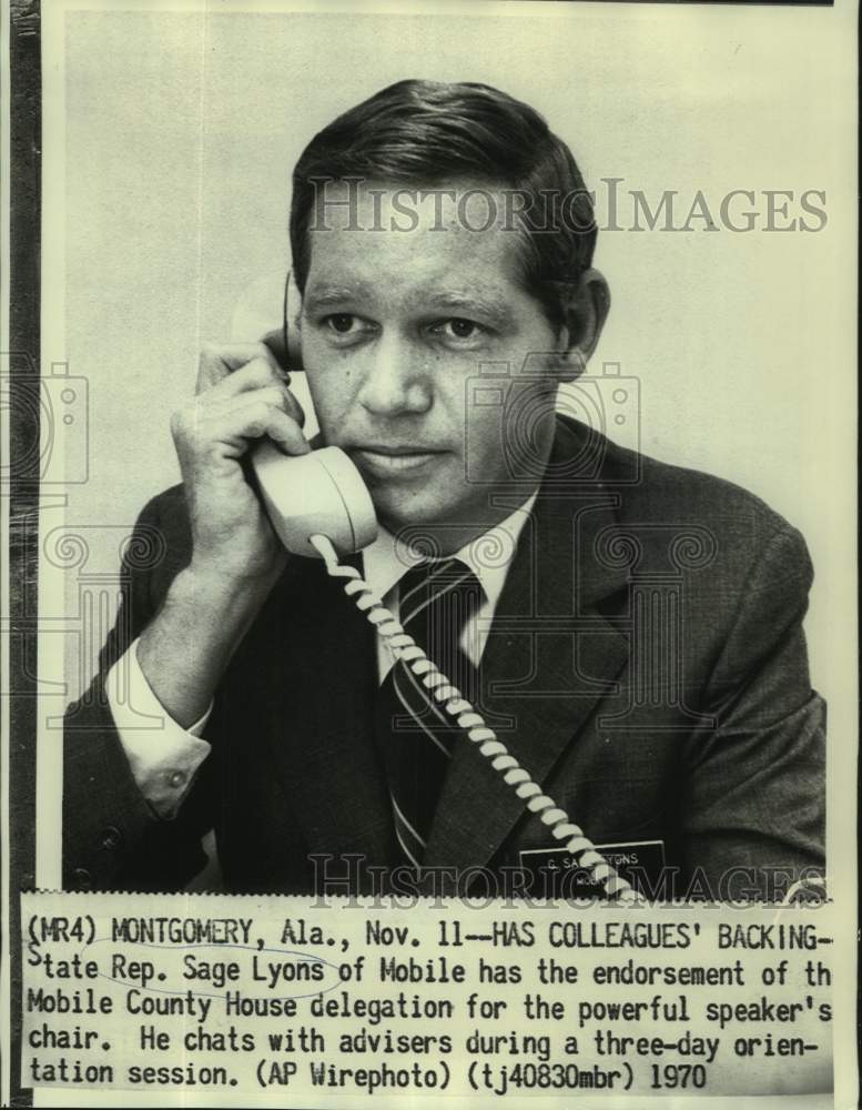 1970 Alabama state representative Sage Lyons chats with advisers ...
