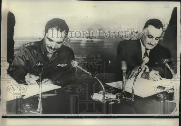 1967 Press Photo King Hussein and Abdel Nasser meet at Kubbeh Palace i ...