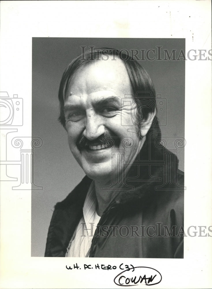 1987 Press Photo Don Cowan followed suspects car from bank robbery - o ...