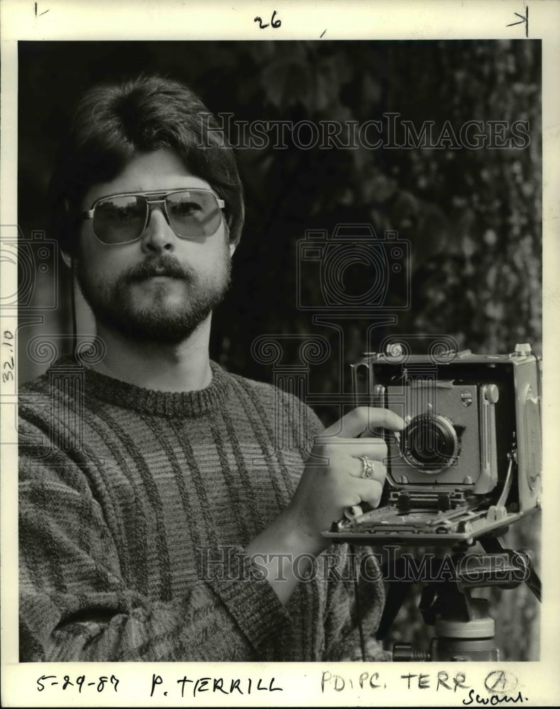 1987 Press Photo Steve Terrill, with Camera and a backpack - ora86775 ...