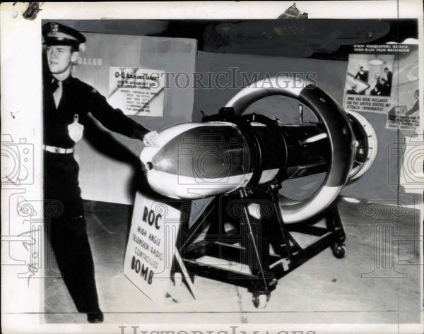 1945 Press Photo U.S. Army Air Force Bomb Unveiled at A.A.F. Fair in D ...