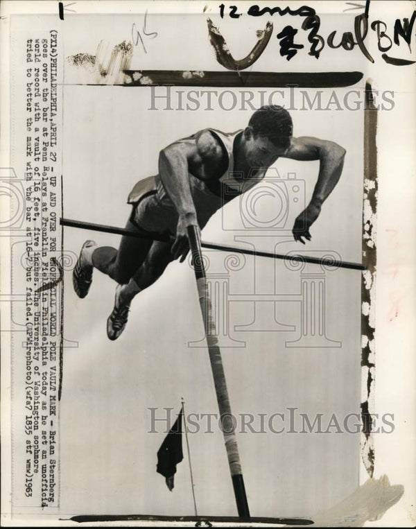 1963 Press Photo Pole vaulter Brian Sternberg, Penn Relays, Philadelph ...