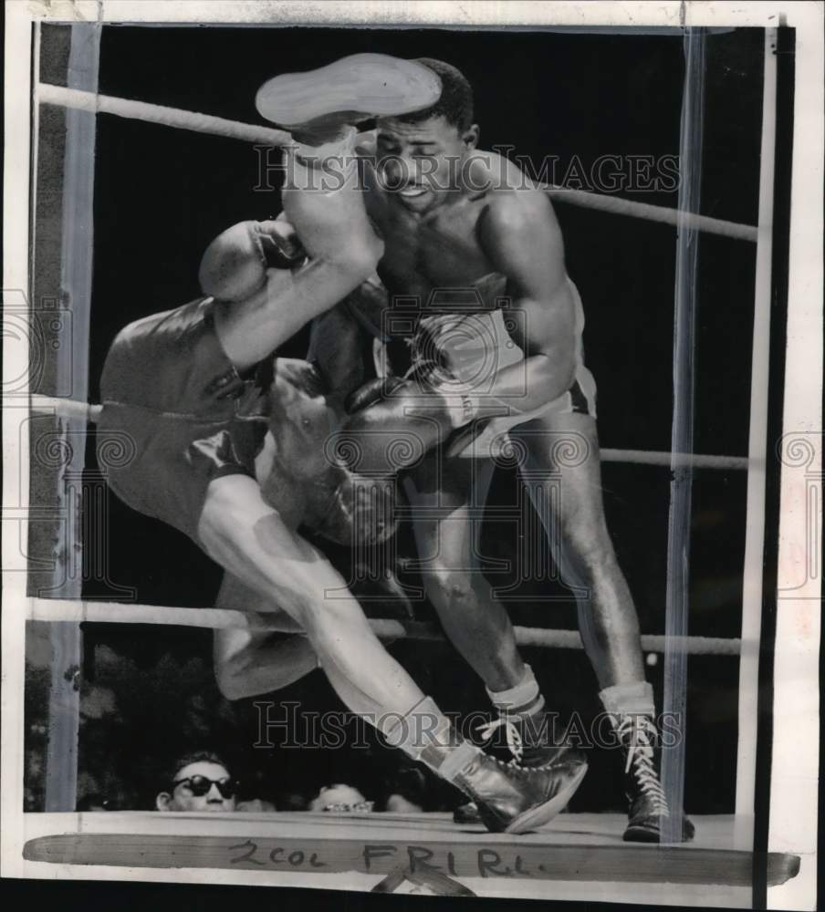 1956 Press Photo Milo Savage & Bobby Boyd, boxing bout, Chicago - pis0 ...