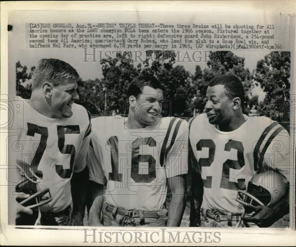 1966 Press Photo UCLA's football player John Richardson & teammates, L ...