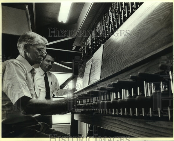 1987 Press Photo Carillon player Dr. Tom Anderson with Richard Watson ...
