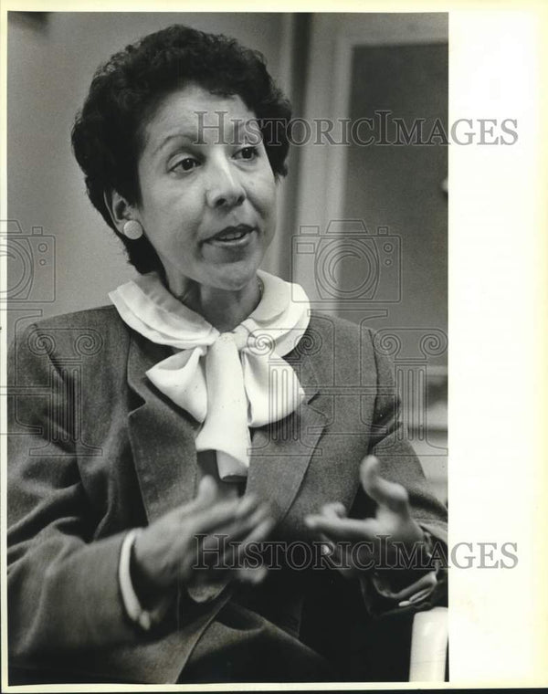 1987 Arthritis sufferer Marcy Barrera, 40 - Historic Images