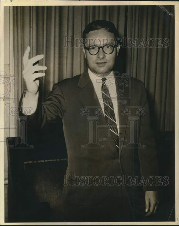 Press Photo Frank Barnett - saa01558 - Historic Images