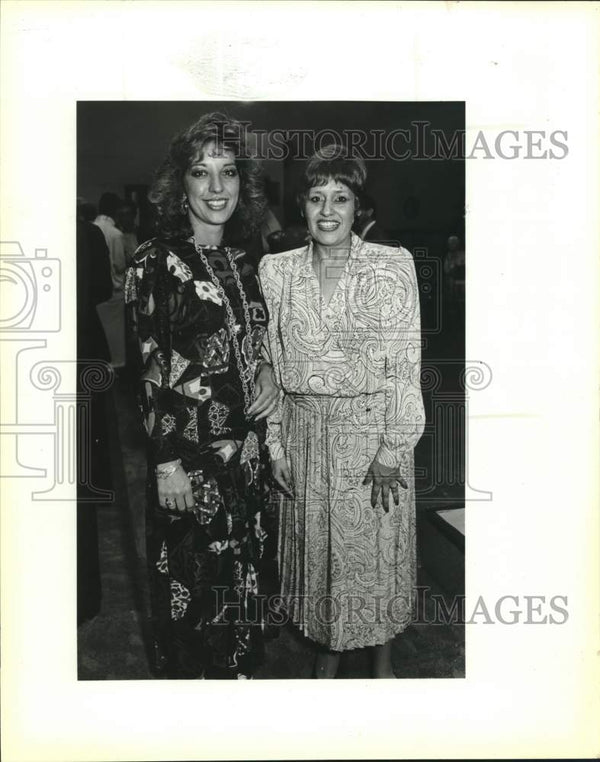 1987 Press Photo Elsa Borja and Judith Echeverria, Mexican Consular re ...