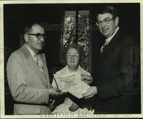 1975 Press Photo Alfred Scherer, Trinity, Mrs. Scherer, Duncan Wimpres ...