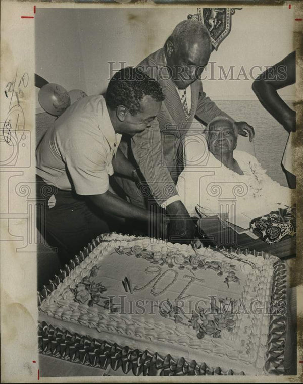 1974 Ida Jackson celebrates her 106th birthday in San Antonio ...