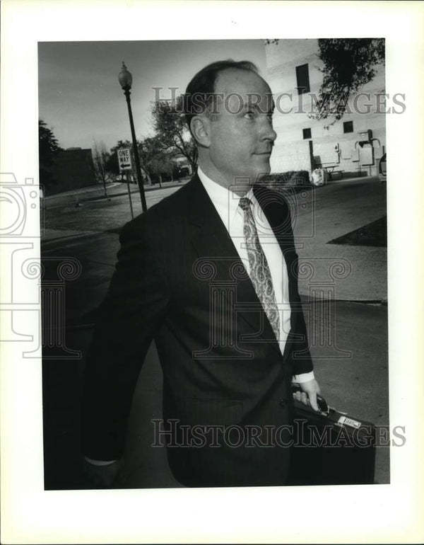 1994 James Cadigan leaves courthouse after Branch Davidian testimony ...
