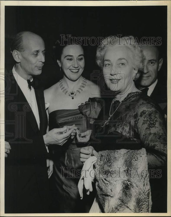 Mrs. Edgar Tobin and opera members attend Met Opera meeting - Historic ...