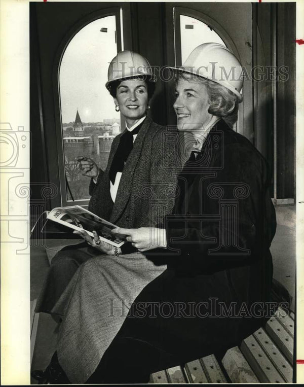 1984 Carolyn Huff & Elaine Spence, Designers Show Case '84 Chairmen ...