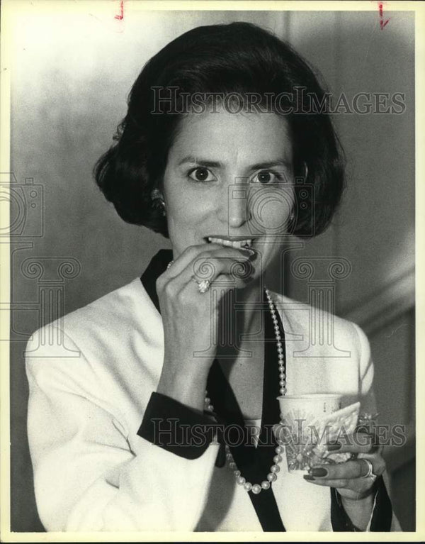 1985 Mary Alice Cisneros appears at UNICEF Skip-A-Meal campaign ...