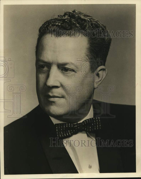 1965 News commentator James Metcalfe. - Historic Images