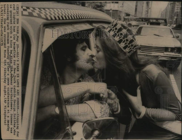 1975 Miss USA Summer Bartholomew Bestows A Kiss On A New York Cabbie ...
