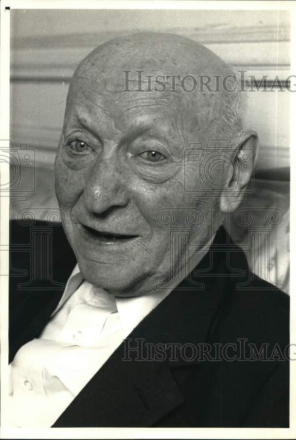 1987 Isaac Bashevis Singer, Nobel Prize-Winning Writer - Historic Images