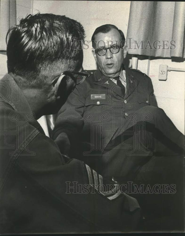 1978 Colonel Edwin T. Cooke talking with gentleman - Historic Images