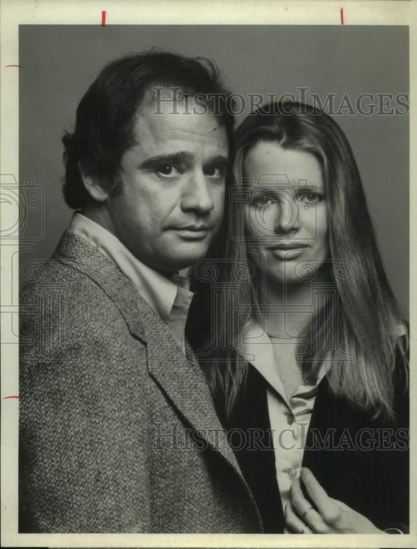 1977 Press Photo Actors Lou Antonio and Kim Basinger in "Dog and Cat ...