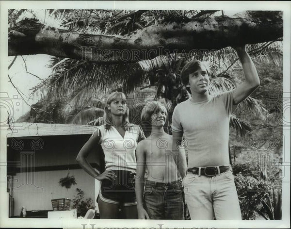 1978 Actor Lori Walsh with co-stars in "The Wonderland Cove" on ABC ...
