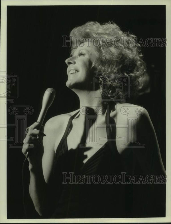 Kaye Stevens Sings Into Microphone - Historic Images