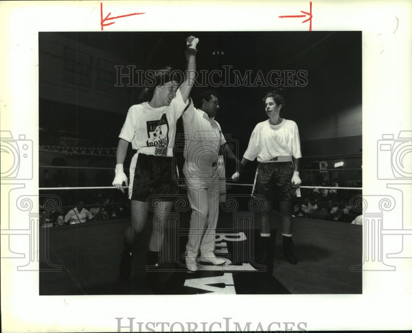 1994 Press Photo Boxers Kelly Parrish and Mysti Friedman at Golden Glo ...