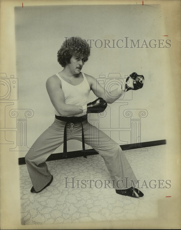 1978 Press Photo Steve Ashcraft, Black Belt Karate Instructor - sas112 ...