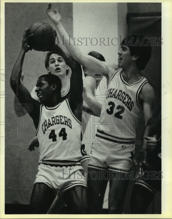 Press Photo Chargers high school basketball players in action - sas120 ...
