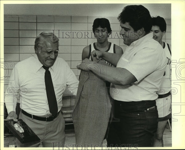 1987 Press Photo Armando Balderama, Kennedy Basketball Coach and John ...