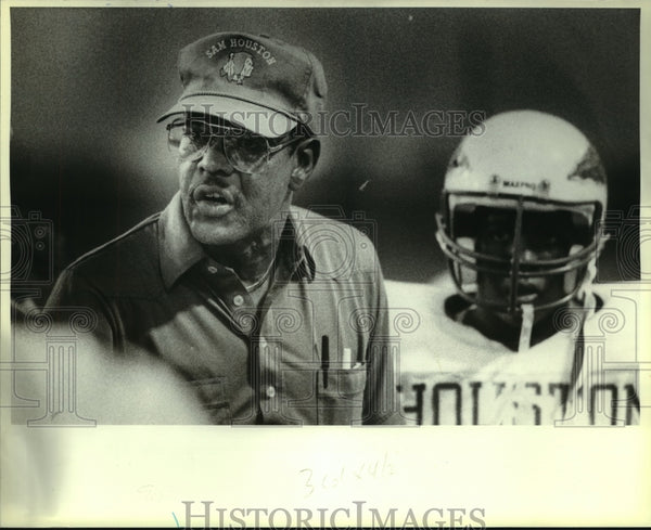 1988 Press Photo R. A. Johnson, Sam Houston Football Coach - sas12838 ...