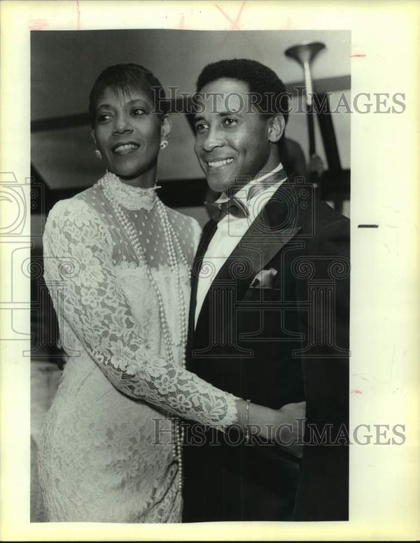 1985 Press Photo Wilma Rudolph and Lynn Swann, Special Olympics benefi ...