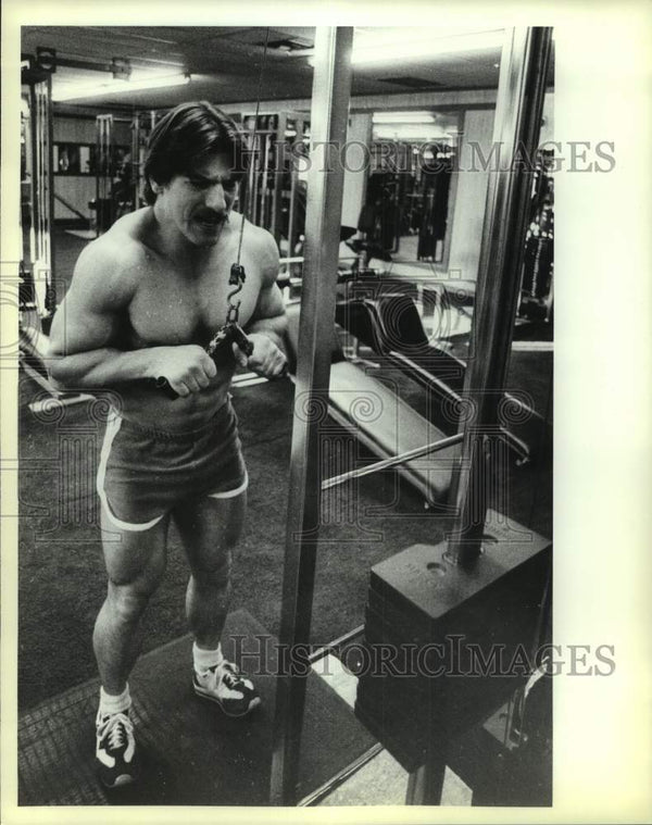1982 Press Photo Bodybuilder Terry Scheibel at Olympic Fitness Center ...