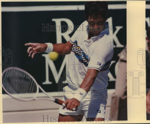 1987 Press Photo Tom Gullikson Returns Shot at Dominion Tennis Tournam ...
