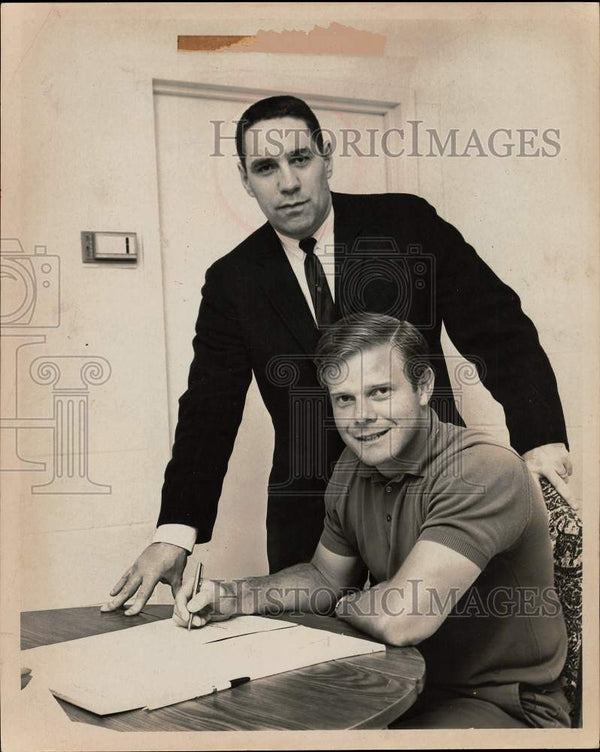 Press Photo Teddy Roberts and defensive George Pasterchick - sas23771 ...