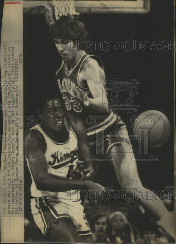 1975 Press Photo Sam Lacey, Kansas City Basketball Player at Phoenix S ...