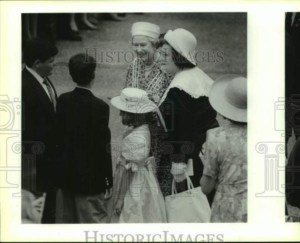1991 Queen Elizabeth and Mayor Cockrell greet the crowd at Theatre ...