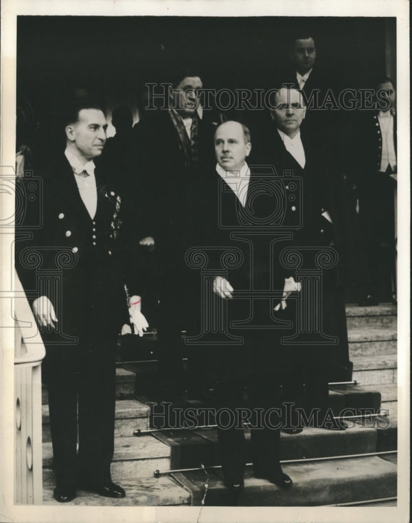 1938 Press Photo Hugh R. Wilson leaving the Presidential Palace in Ber ...