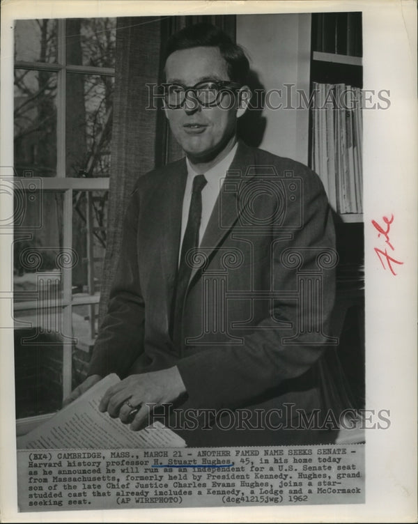 1962 Press Photo H. Stuart Hughes announces a senatorial candidacy - s ...