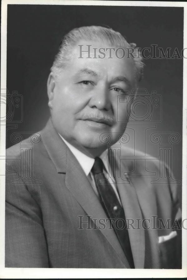Press Photo Charles Barrera - sba08728 - Historic Images