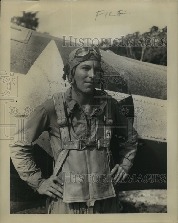 Press Photo Corporal Waymond Edwards, Marine Radio gunner in the South ...