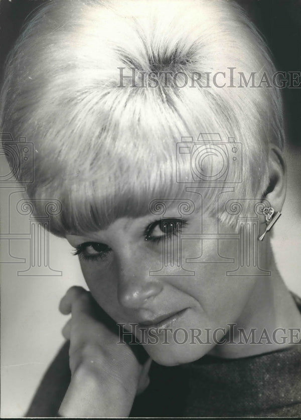 Close up of Vicki Wall - Historic Images