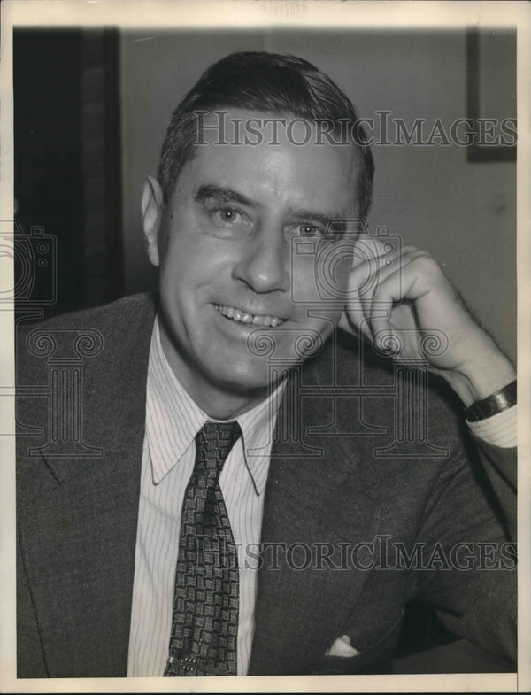 1939 Press Photo Edwin Smith smiles in his office at Washington - sba1 ...