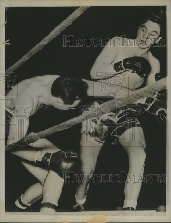 1941 Press Photo Tami Mauriello knocks out his rival Steve Belloise ...