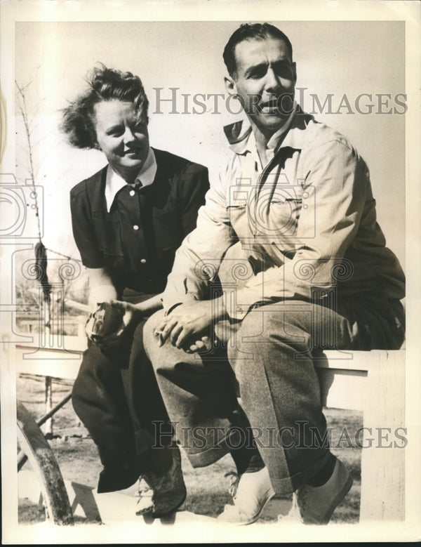 1940 Press Photo Edna West, Nat Wolff at the Hidden Well Ranch ...