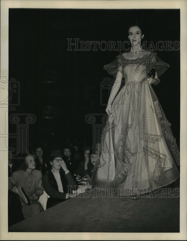 1945 Press Photo Mrs. Stanley Mortimer Jr., America's Best Dressed Wom ...