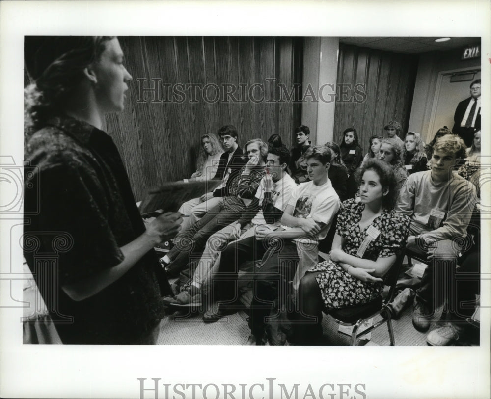 1991 Press Photo Josh Bickle Argues on Distribution of Free Condoms to ...