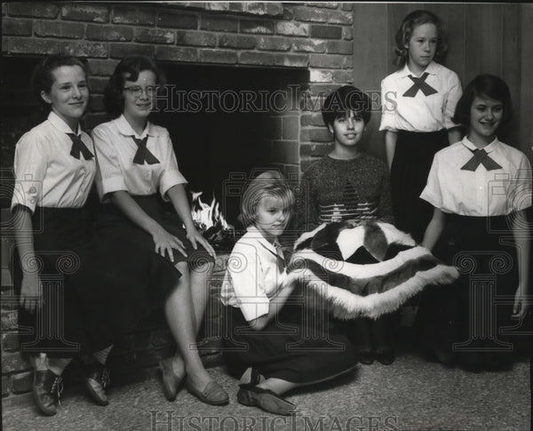 1964 Press Photo Six Campfire Girls Gathered Around a Fireplace with f ...