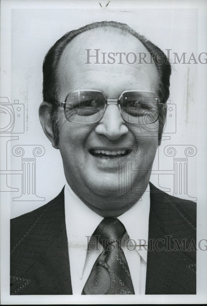 1977 Press Photo Bert J Porter Druggist - spa56998 - Historic Images